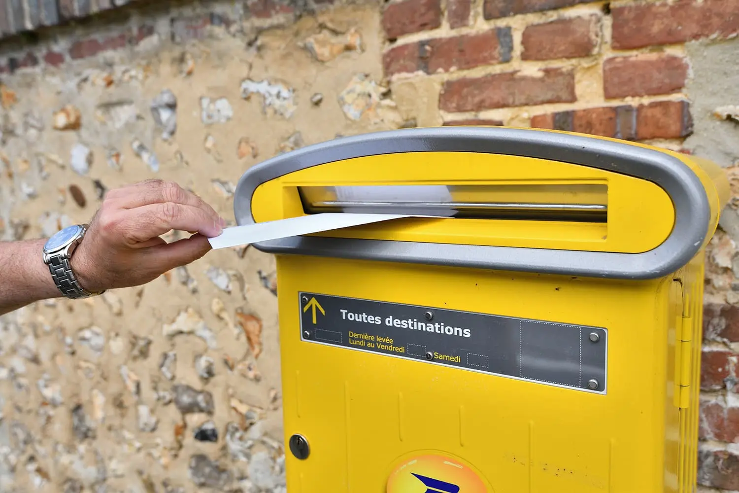 Horaires la poste: Contacts et horaires d'ouverture des Postes en France